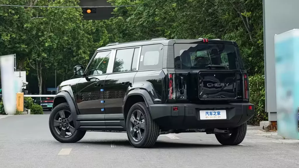 В Китае начались продажи кроссоверов Chery Fulwin X3 и X3L