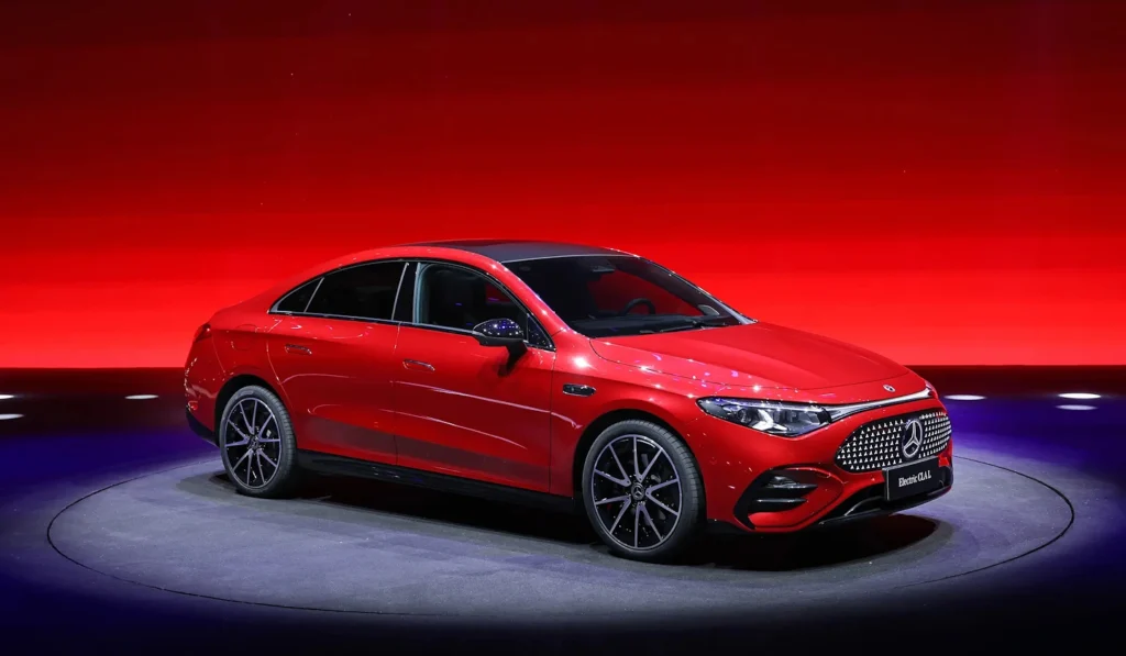 Новый удлиненный Mercedes Benz CLA L поступил в продажу
