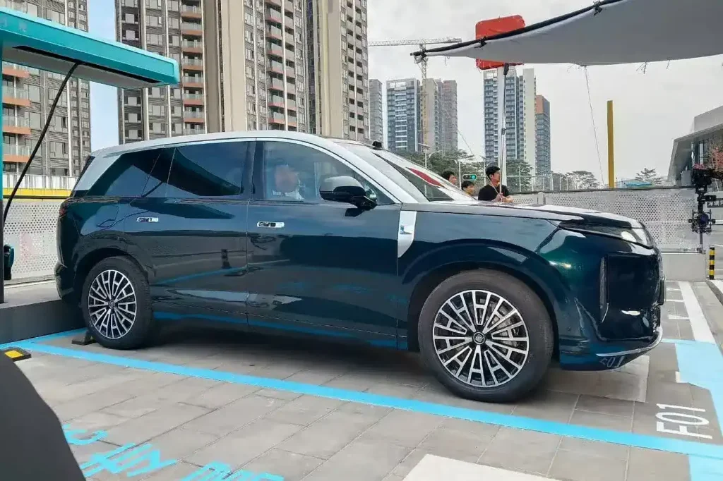 Новый кроссовер BYD Datang замечен в Китае