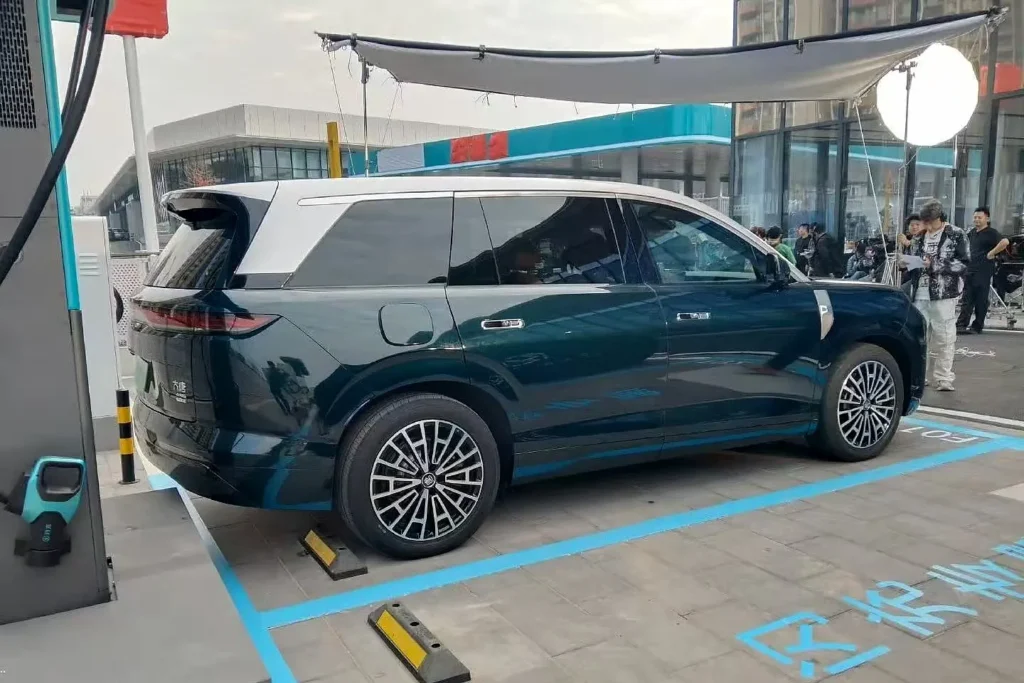 Новый кроссовер BYD Datang замечен в Китае